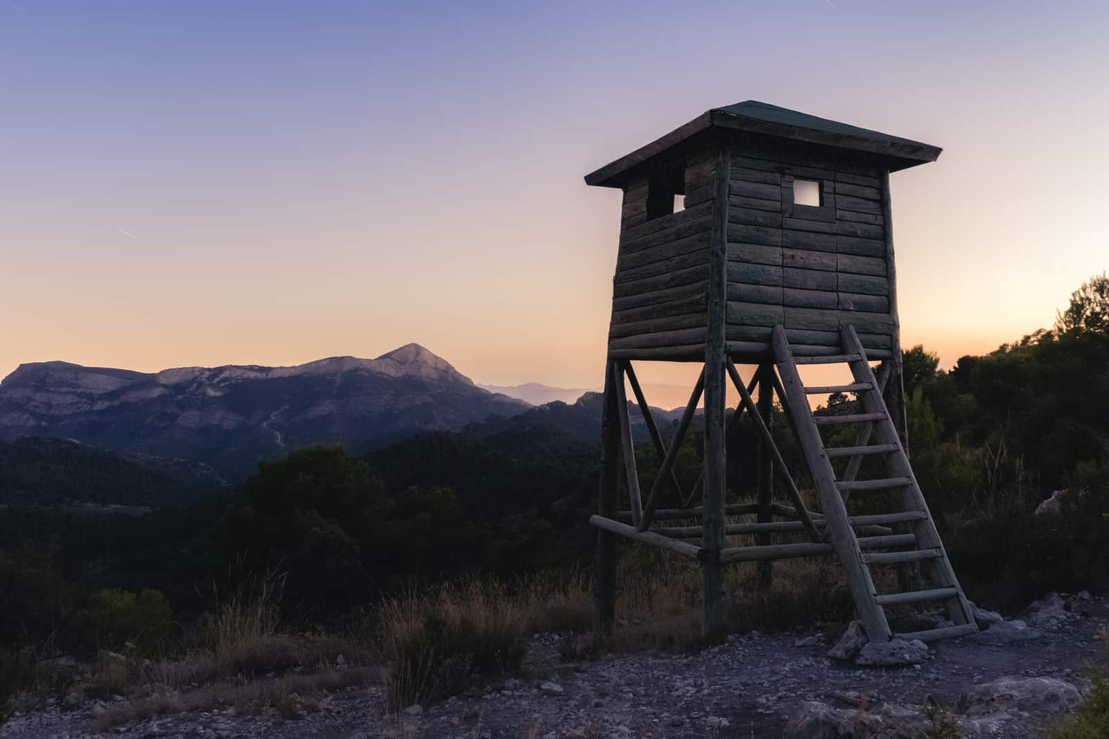 La torre de guardabosques de Catí velando por nuestra naturaleza ...