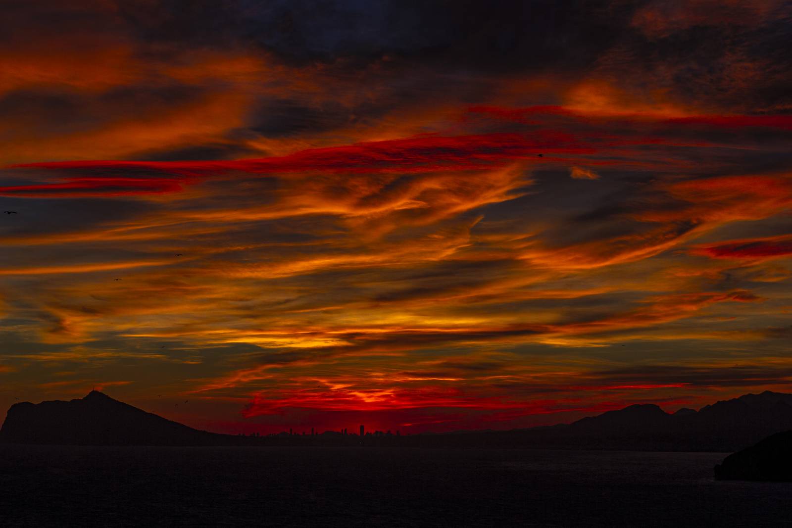 Atardecer de Fuego desde El Peñón de Ifach - Enamorados de Alicante